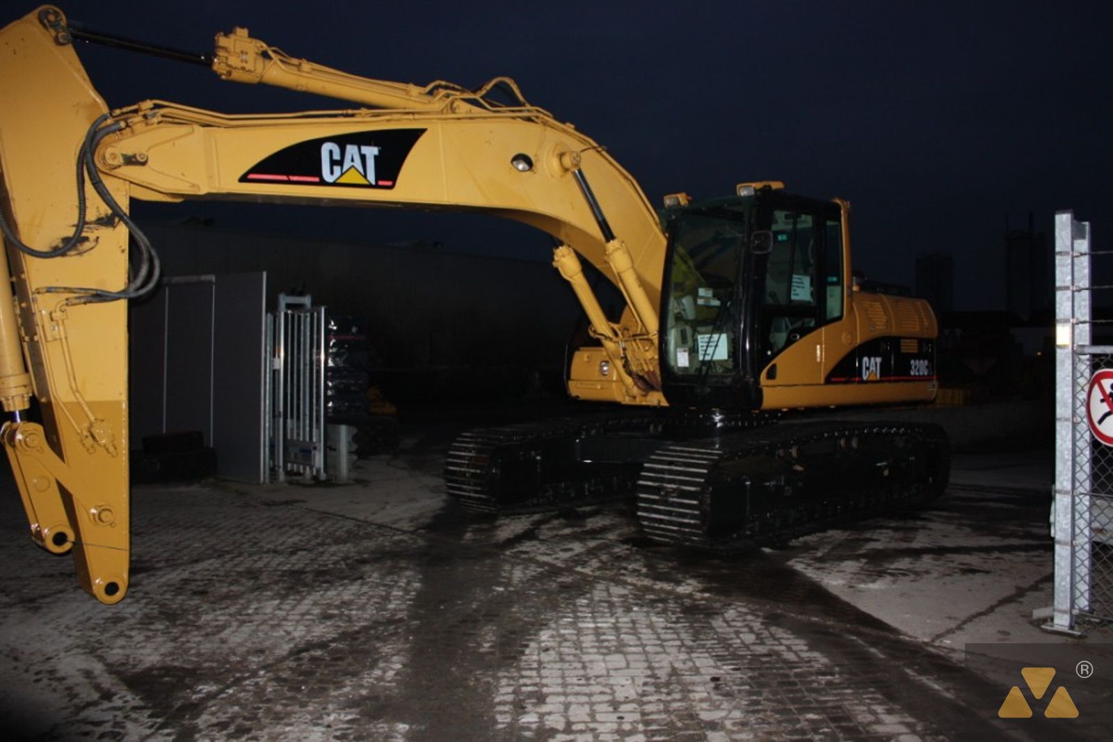 Delta Machinery | Caterpillar 320CL