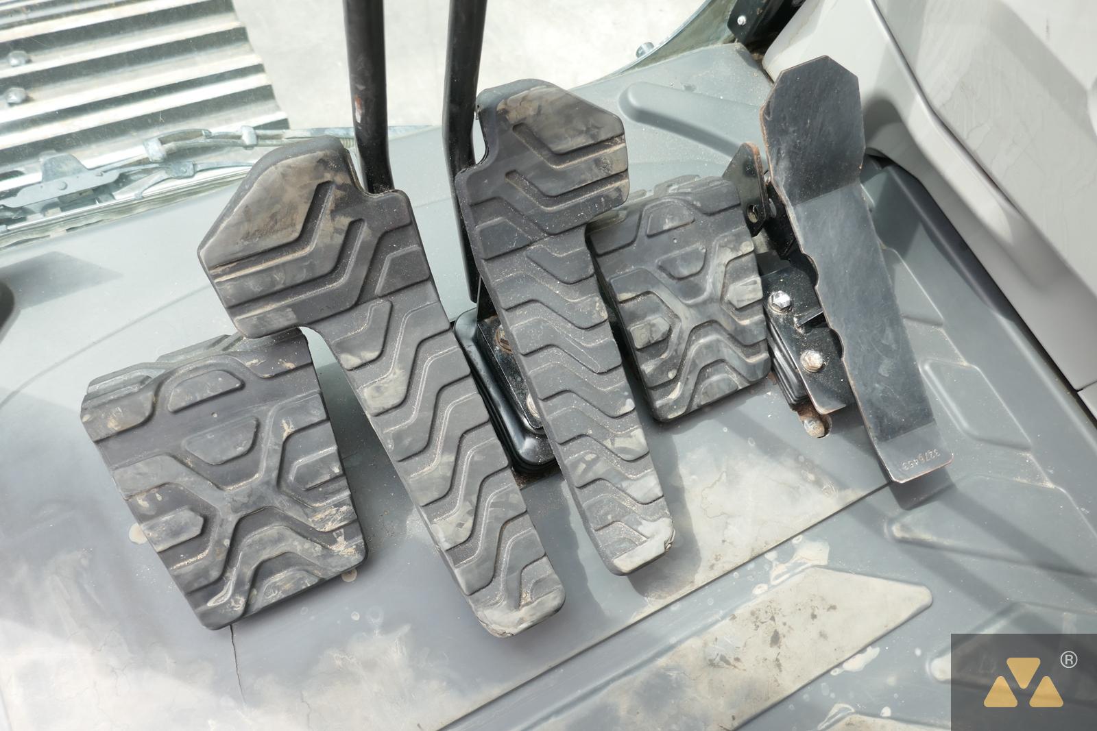 Delta Machinery | Caterpillar 349FL - Counterweight removal device