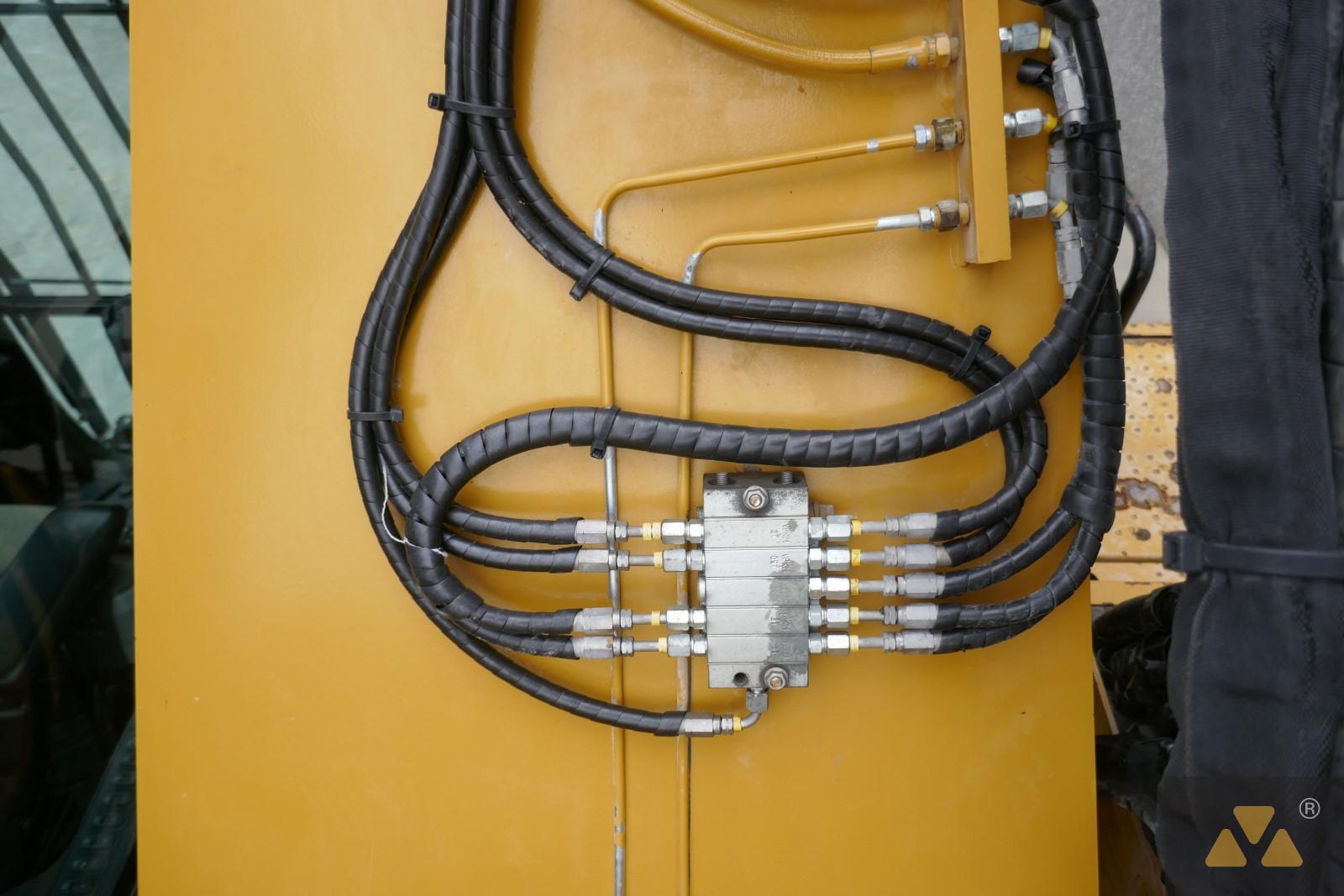 Delta Machinery | Caterpillar 325F LCR - FOPS - Hammer lines - EPA/CE