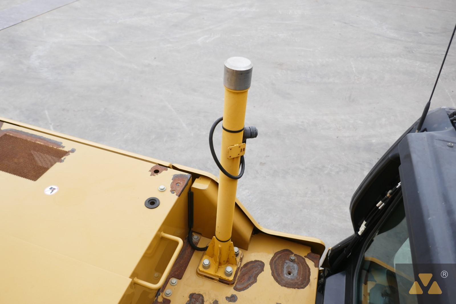 Delta Machinery | Caterpillar 320 - Grade Control - Hammer lines - 360 ...