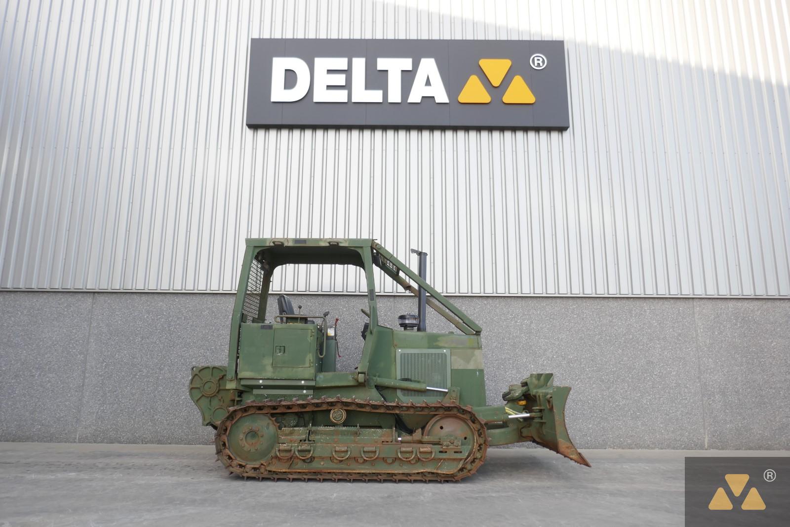 Delta Machinery | John Deere 450G Ex-army - VPAT Blade - Low hours!