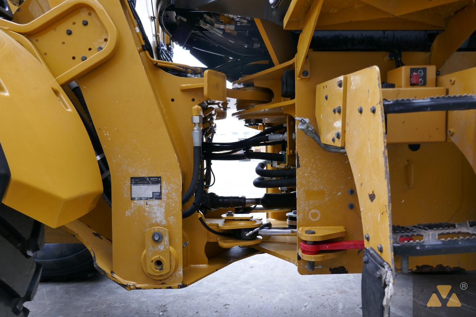 Delta Machinery | Caterpillar 926M - High Lift - Central grease system ...