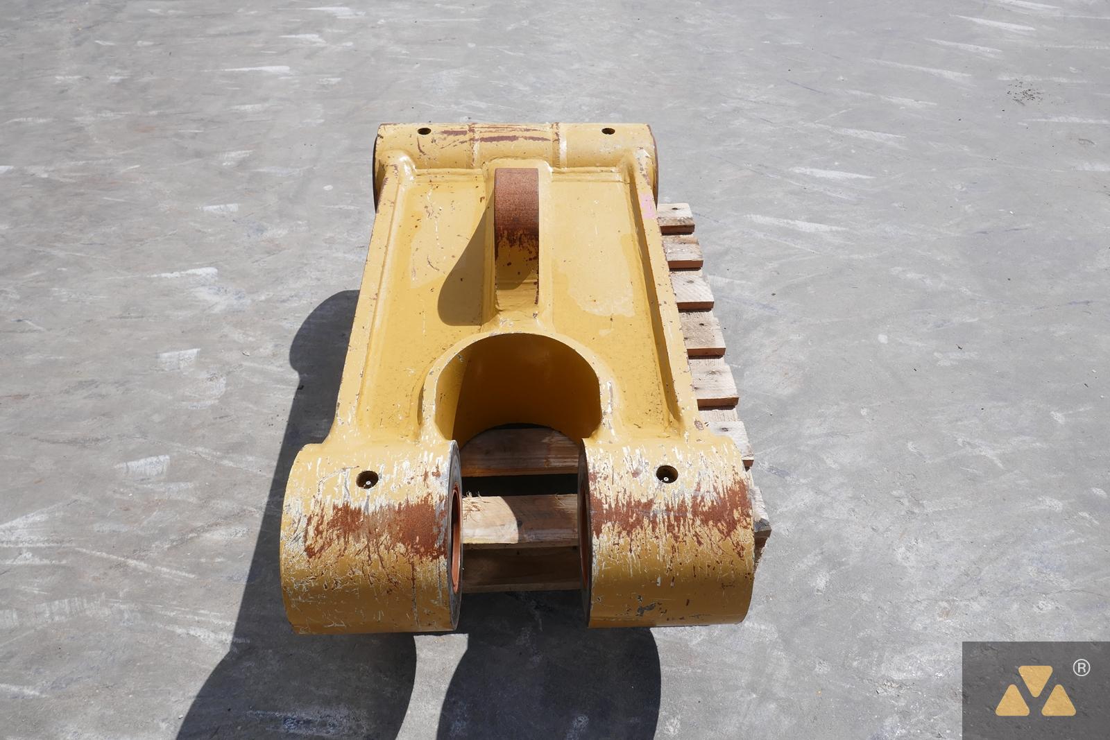 Delta Machinery | Caterpillar Linkage AS-Bucket - Original Caterpillar ...