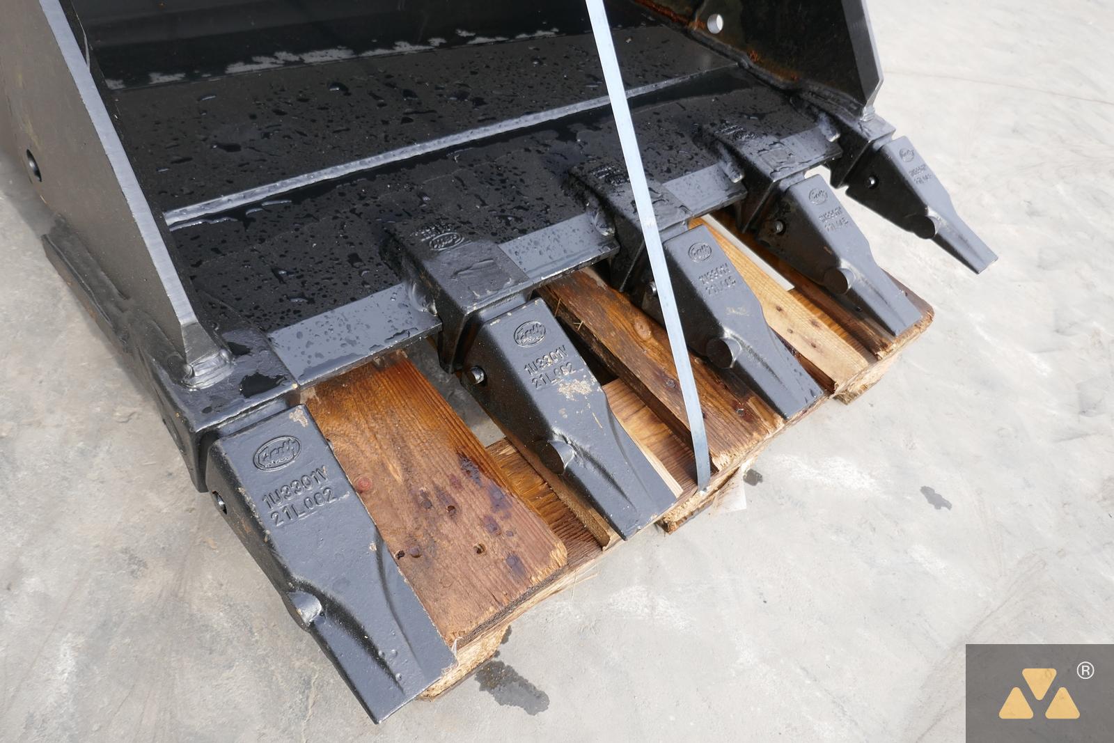 Delta Machinery | Geith Bucket 42" - NEW - 12-18 Ton excavator