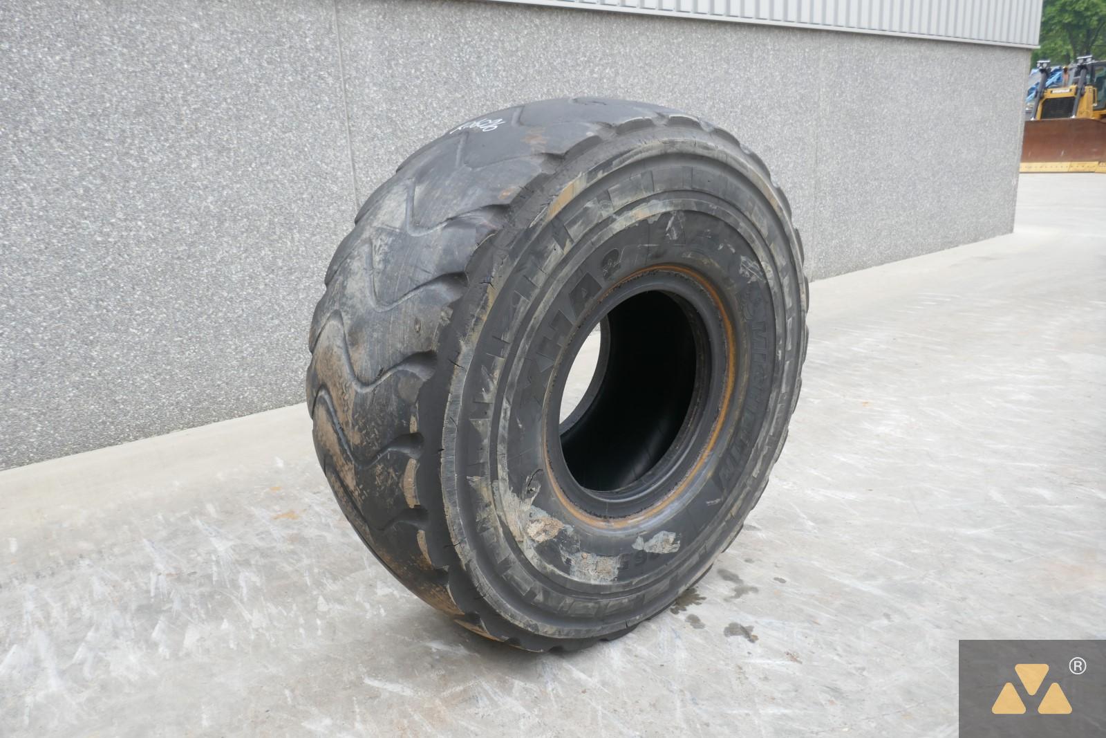 Delta Machinery | Michelin 26.5R25